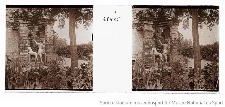 [Nus féminins / Desbonnet, Edmond] | Stadium